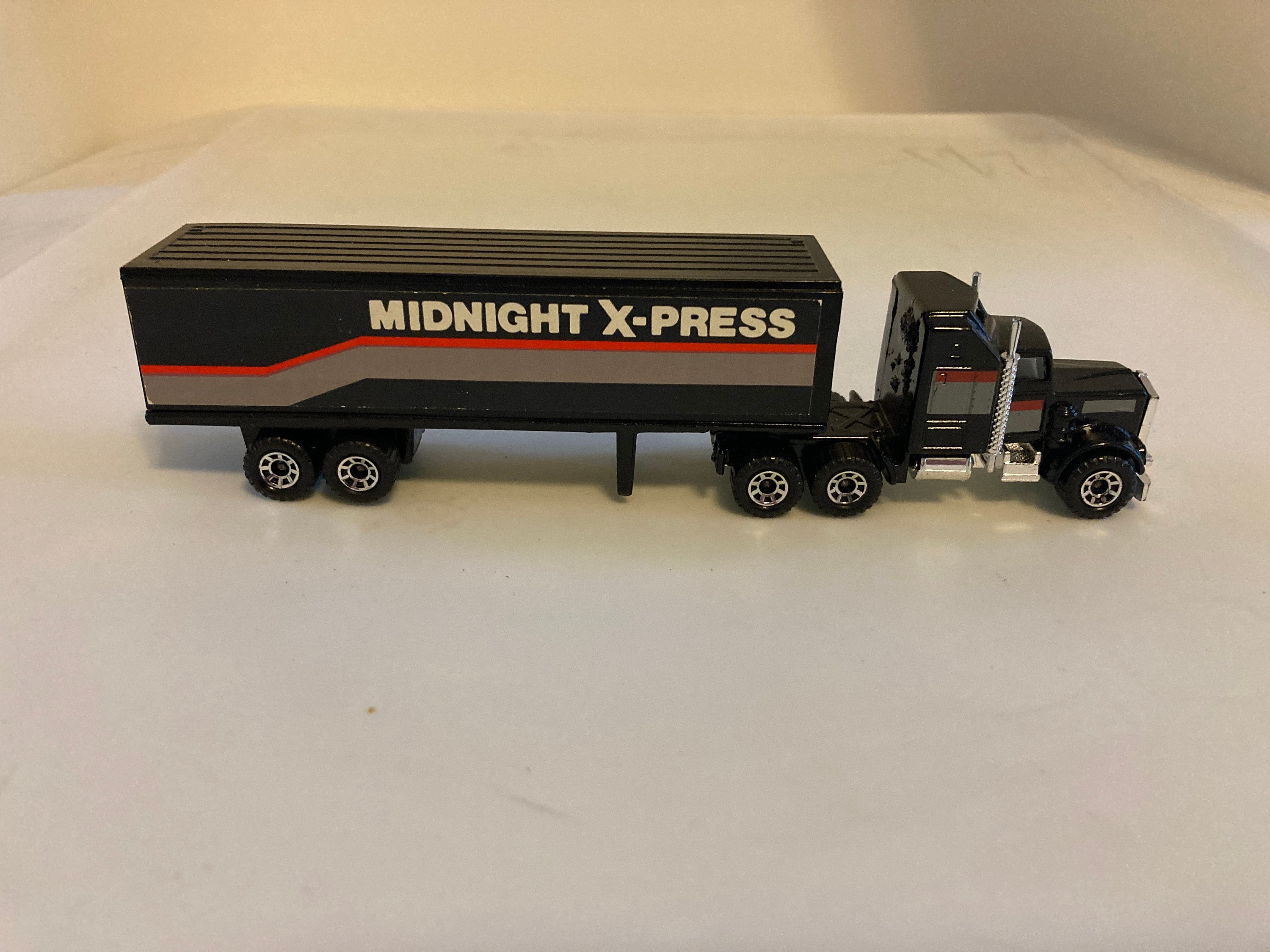 Vintage Lesney Matchbox CY-9 Kenworth Box Truck With Midnight X-Press ...