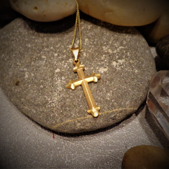 9ct Gold Trefoil Cross & Chain - Gem