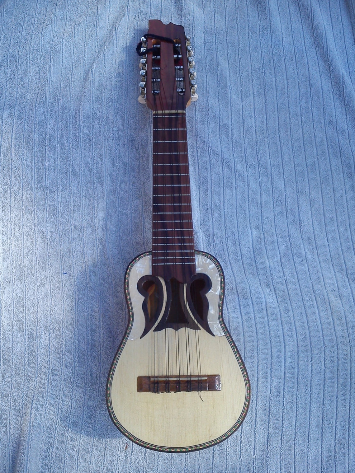 Charango - Genuine High Quality 1 Piece Hand Carved Andean Stringed ...