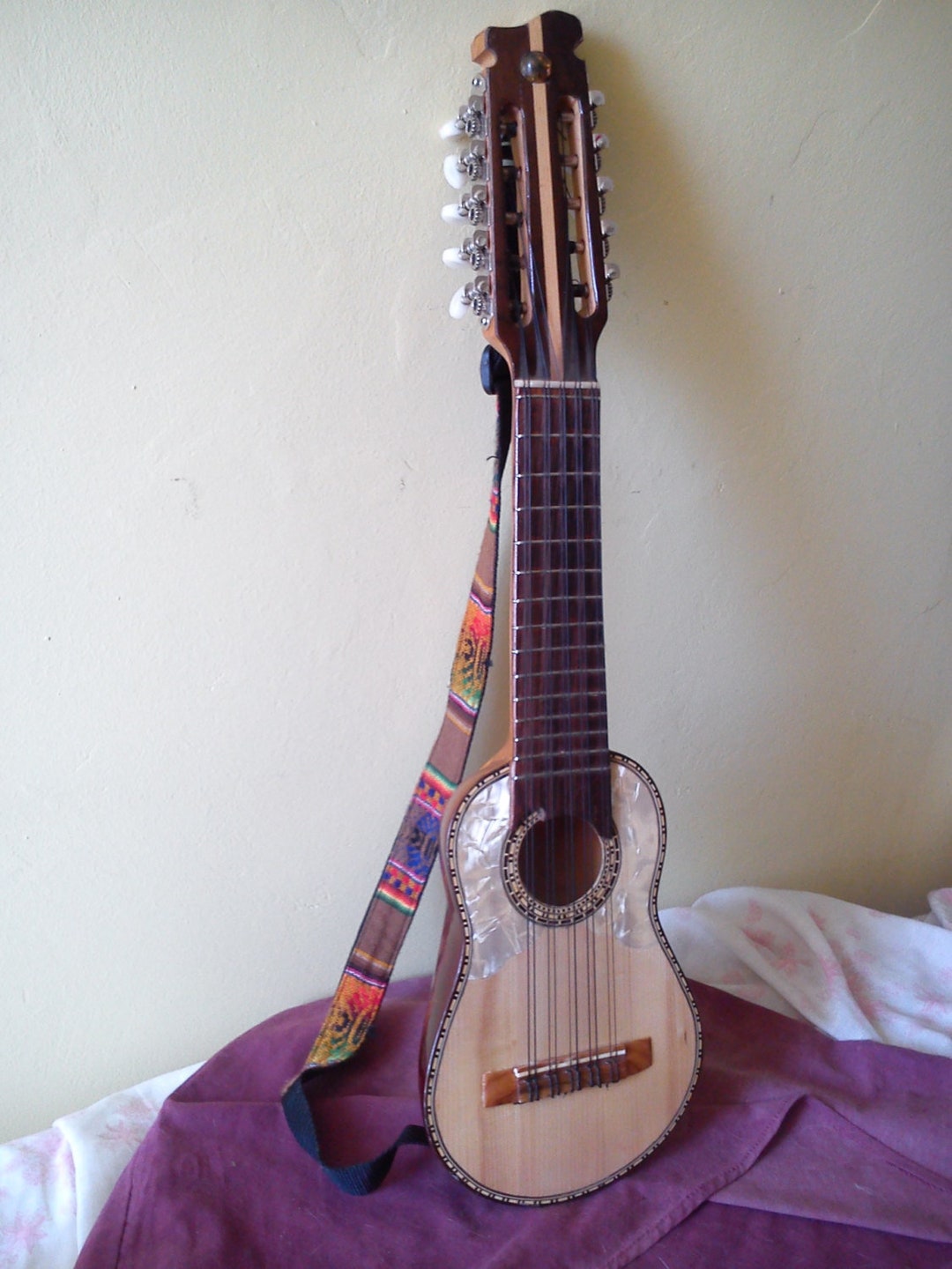 Charango - Genuine High Quality 1 Piece Hand Carved Andean Stringed ...