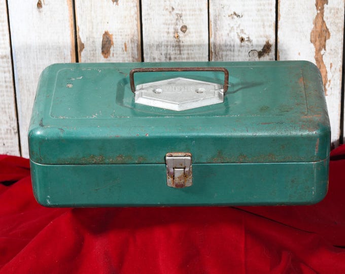 Vintage 1950's Victor Metal Tackle Box, Tool Box Rustic, Chest ...