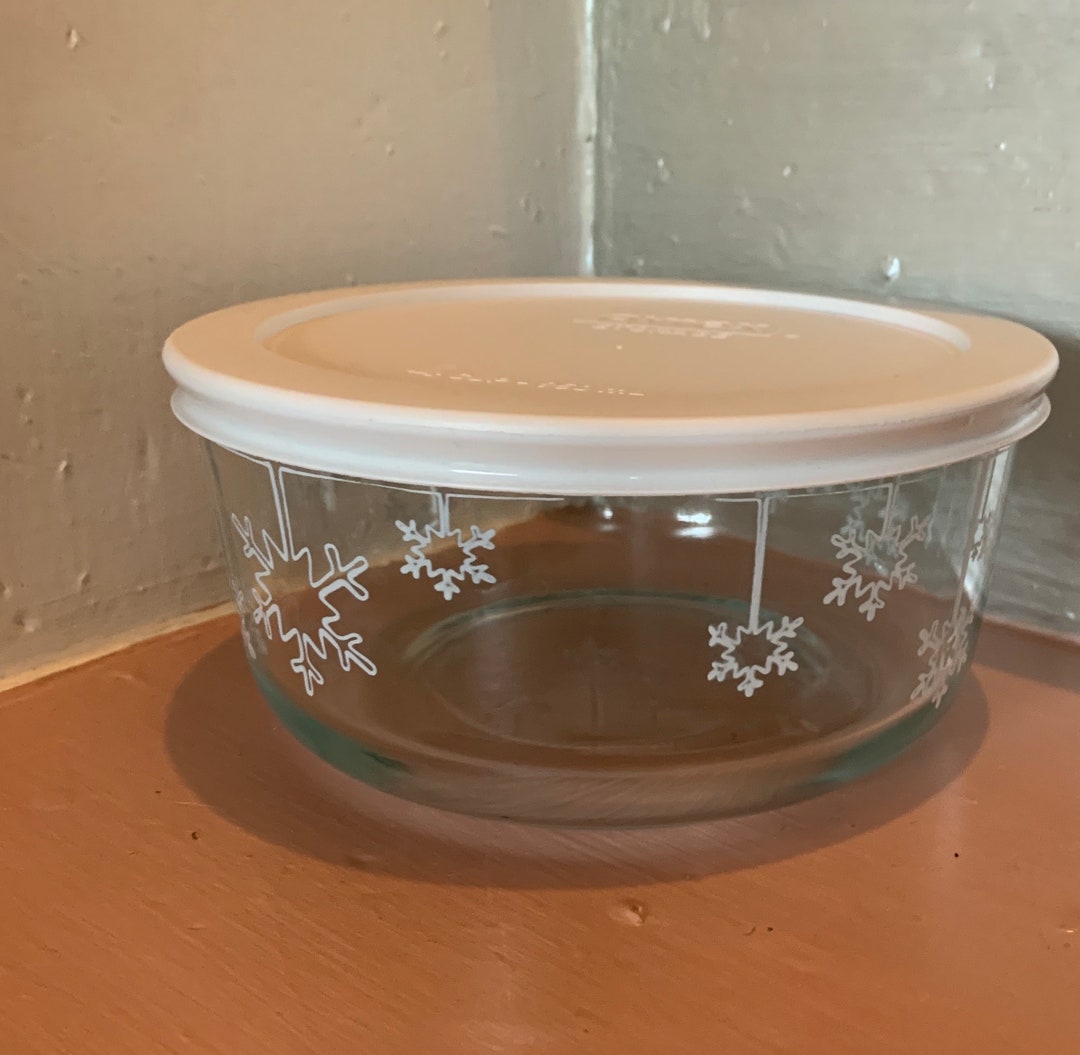 Glass Pyrex Round Food Storage Dish With Plastic Lid / 4 Cups / 1 Quart ...