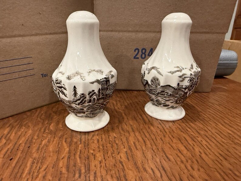 VTG Royal Mail England Salt & Pepper Shakers - Etsy