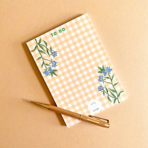 Gingham Forget-me-not to Do List Notepad | Floral A6 Deskpad | to Do ...