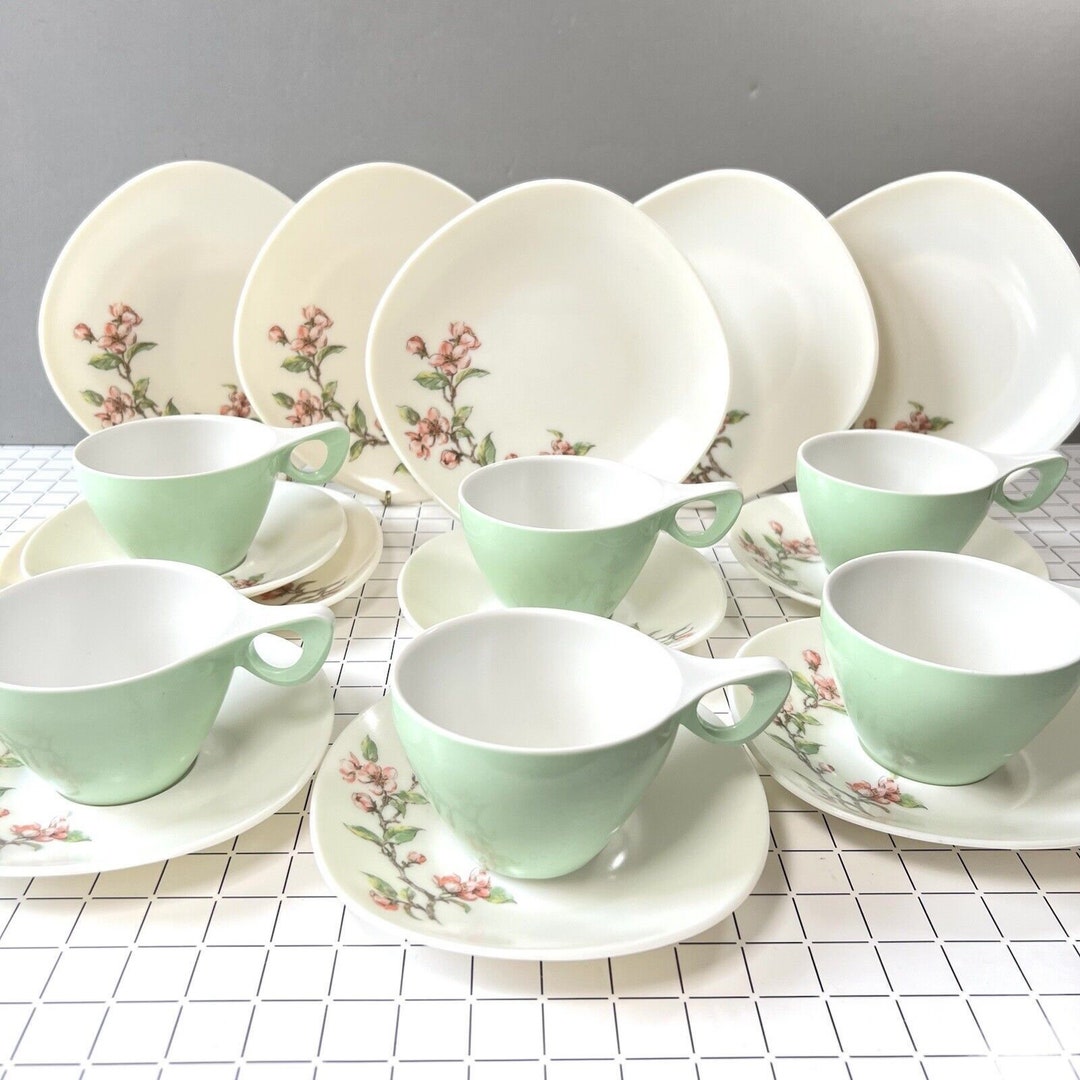 Vintage 50s Melaware Cups Saucers Plates Picnic Camping VW Apple ...