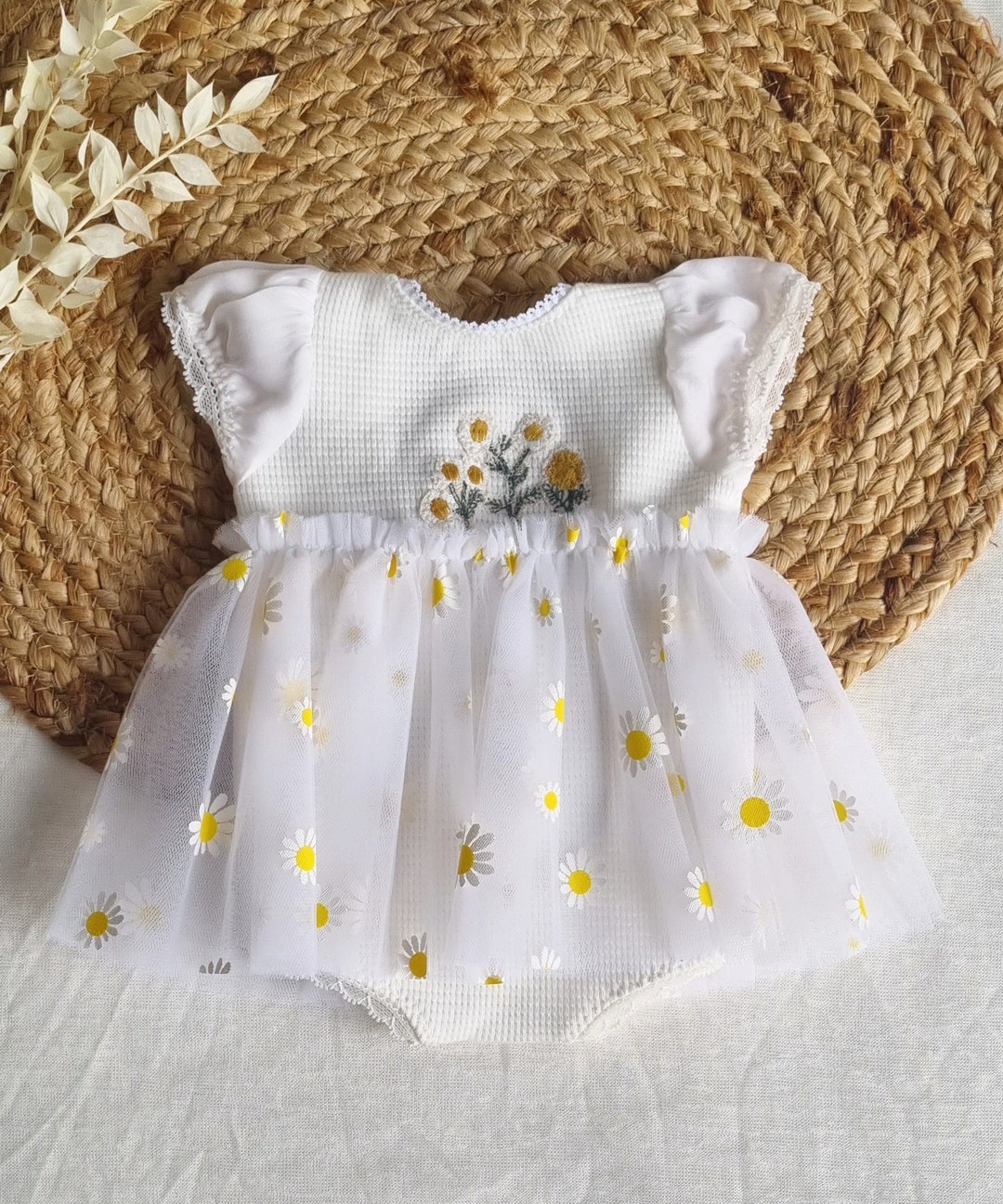 Lovely White Daisies Newborn Outfit. Newborn Outfit Props. Newborn ...