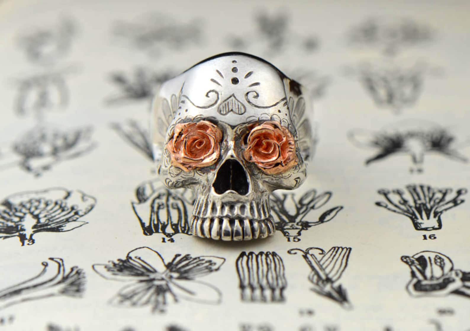 Silver sugar skull ring with red rosé gold roses as eyes for | Etsy