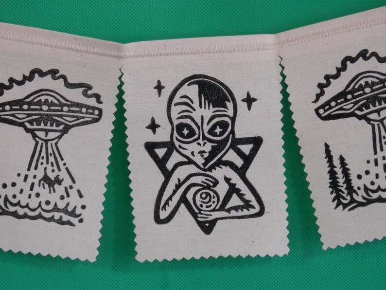 ALIENS 7 Panel Flag - Etsy