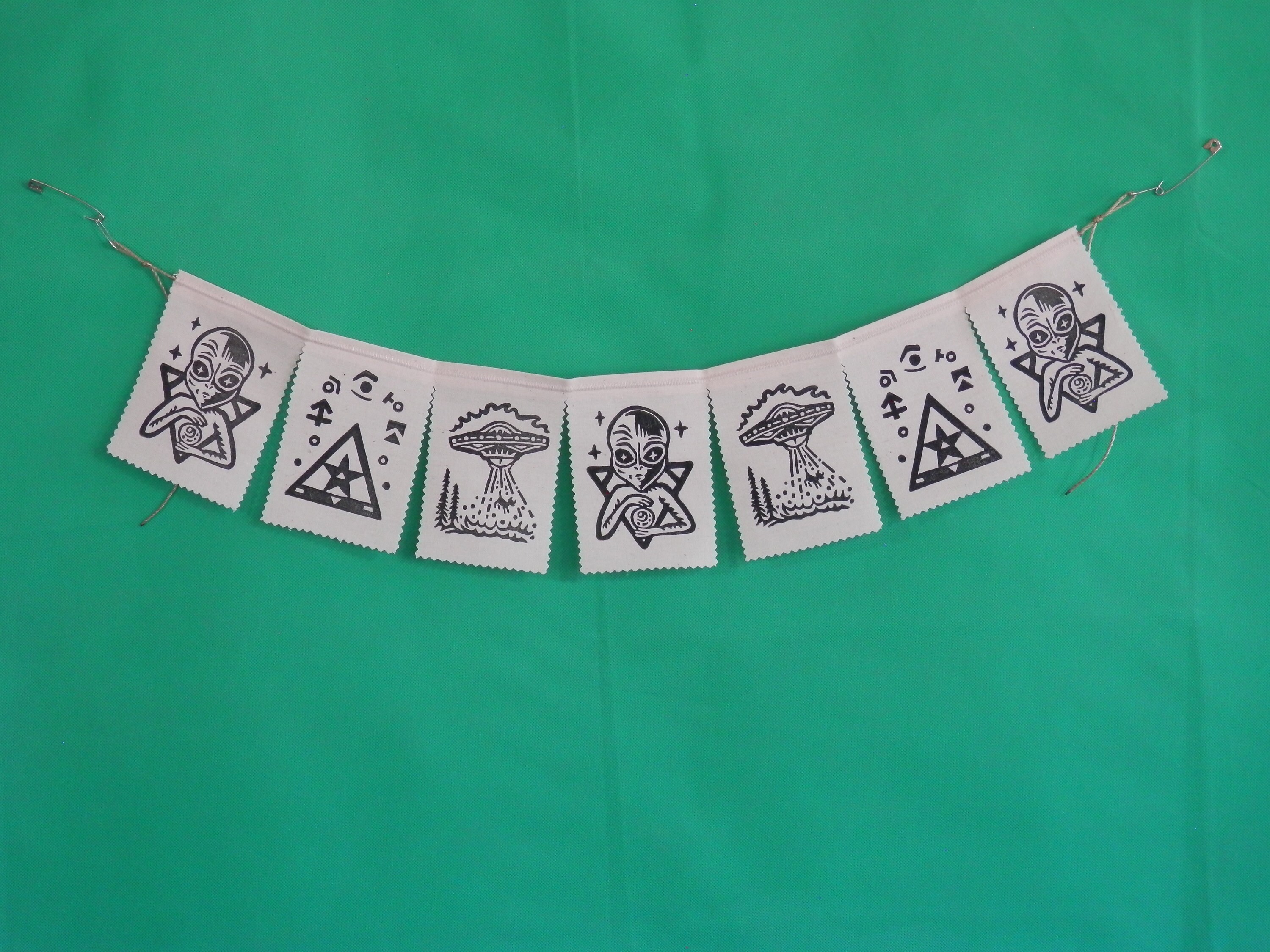 ALIENS 7 Panel Flag - Etsy