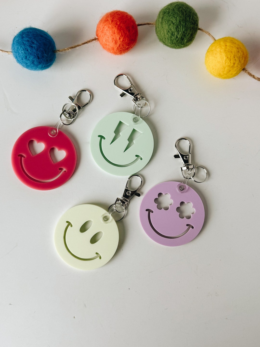 Smiley Face Keychain, Retro Keychain 90s, Acrylic Bag Tag, Heart Eyes ...