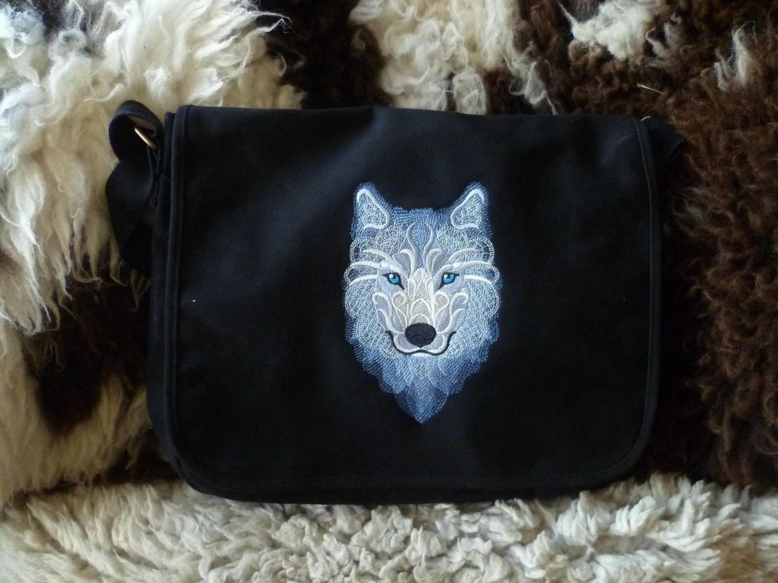Wolf Bag Wolf Crossbody Bag Winter Wolf Bag Embroidered | Etsy UK