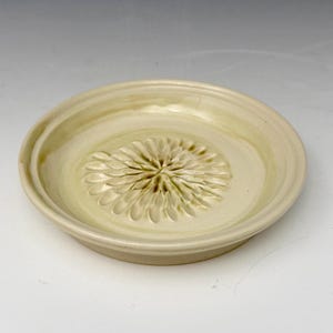Handmade Ceramic Grater Dish for Garlic, Ginger & More – Cream - Etsy