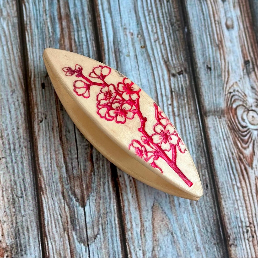 Handmade Shuttle Tatting With Wood Carving Flowers 3D Surface Heart ...