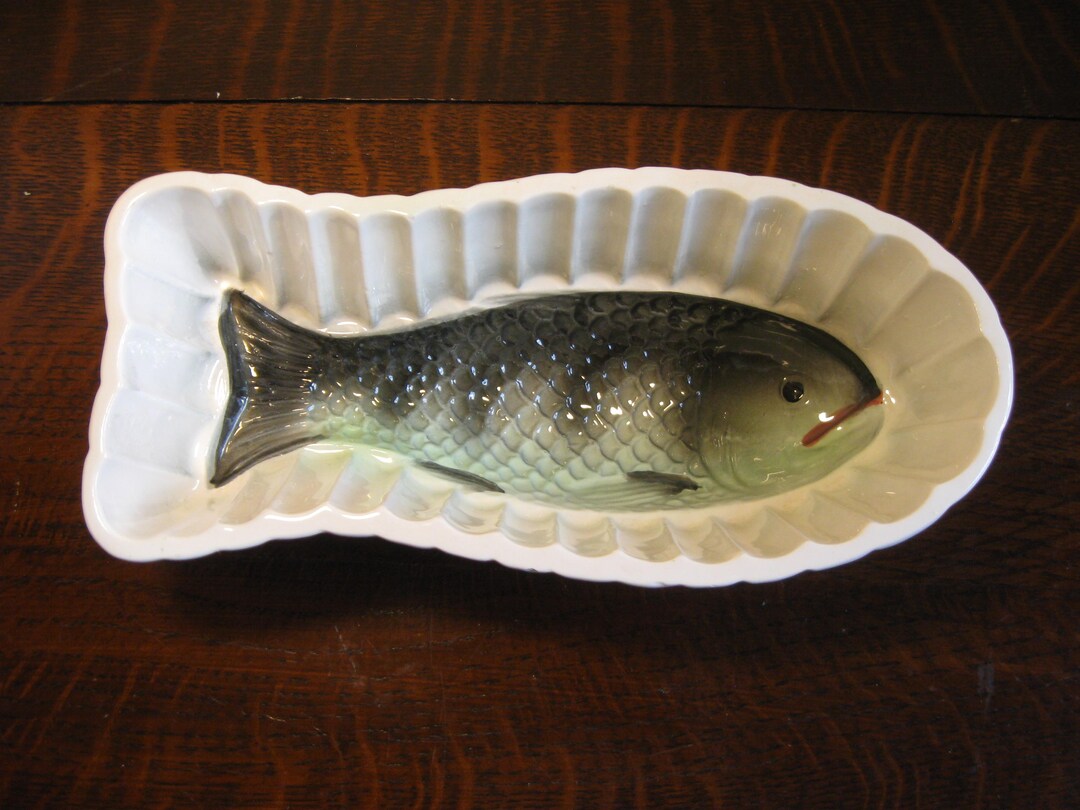 Vintage Old Mold With a Fish on Interior Bottom Ribbed Sides Jello Mold ...