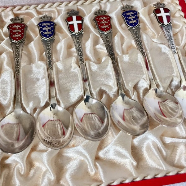 BigGirlSmallWorld - Etsy