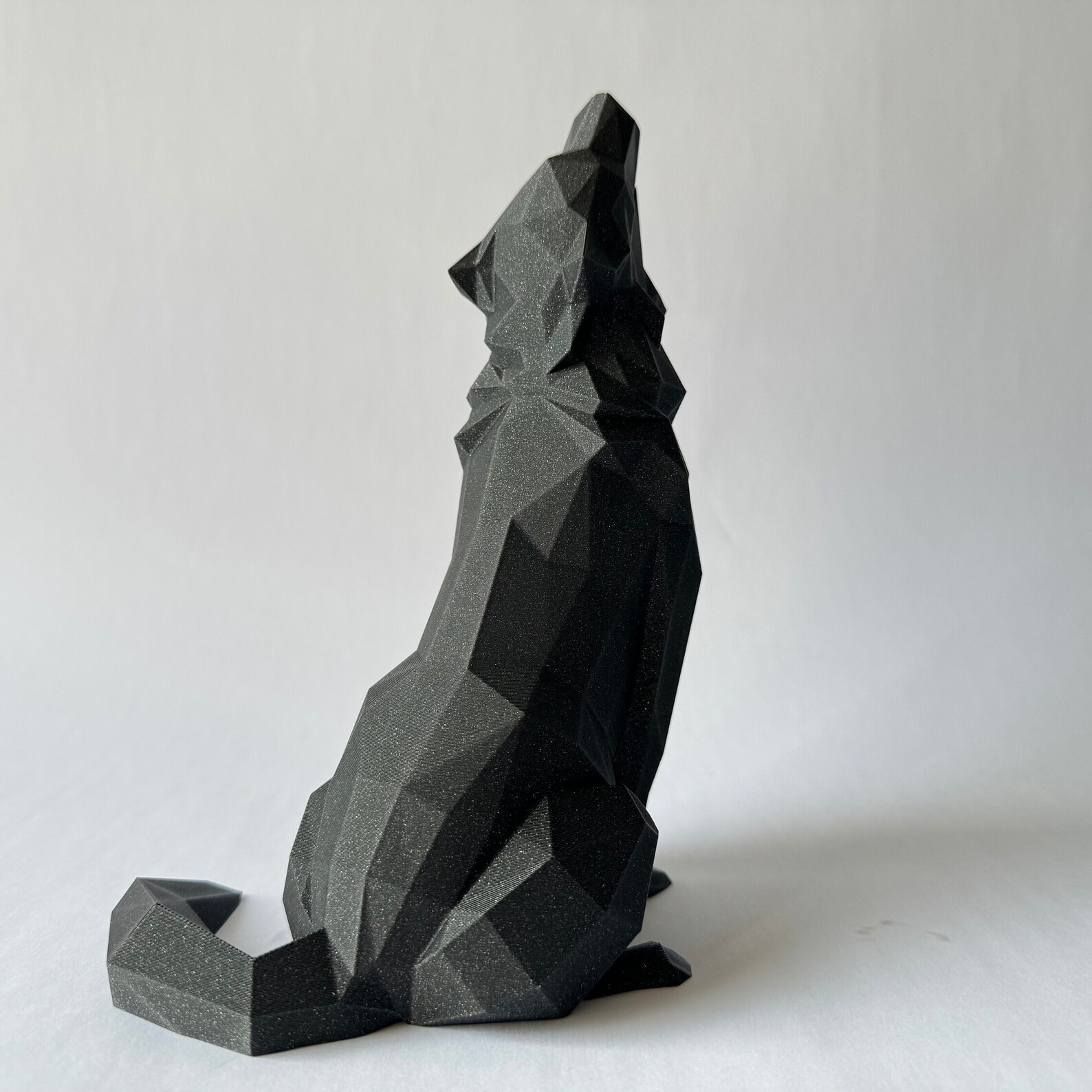 Howling Wolf – Low Poly 3D Sculpture in Black PLA – Modern Geometric ...