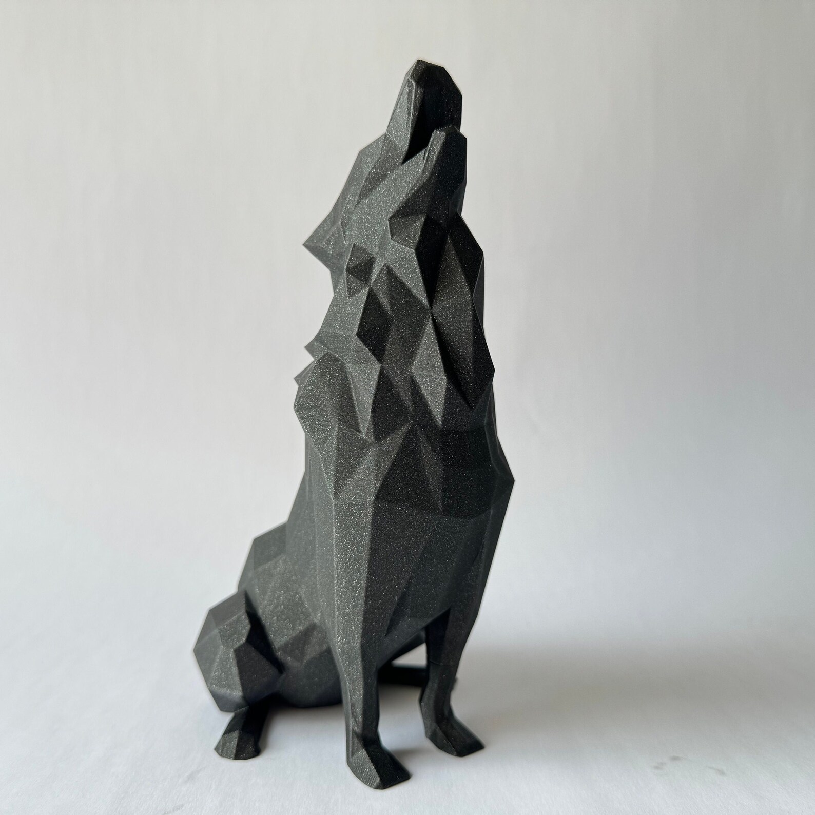 Howling Wolf – Low Poly 3D Sculpture in Black PLA – Modern Geometric ...