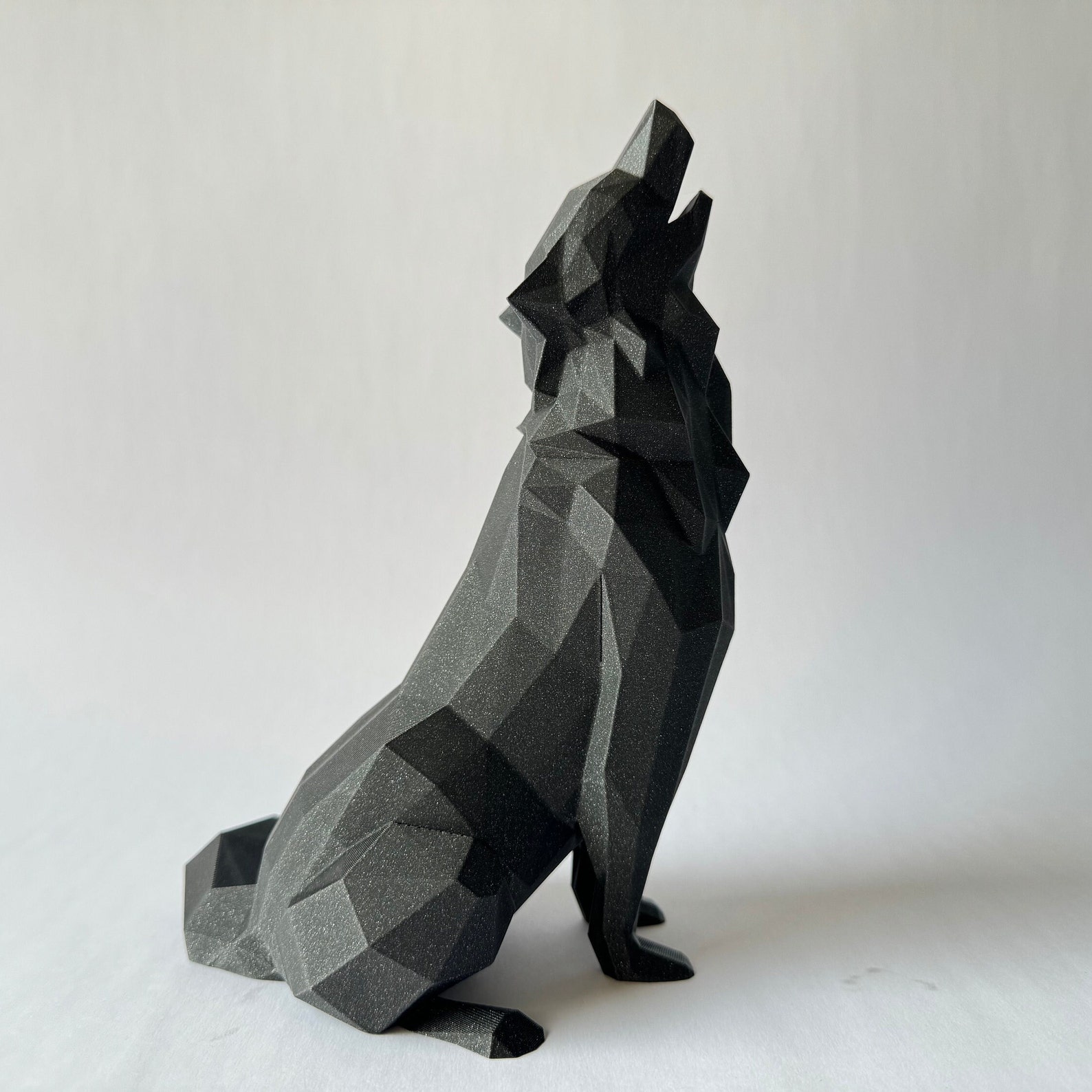 Howling Wolf – Low Poly 3D Sculpture in Black PLA – Modern Geometric ...