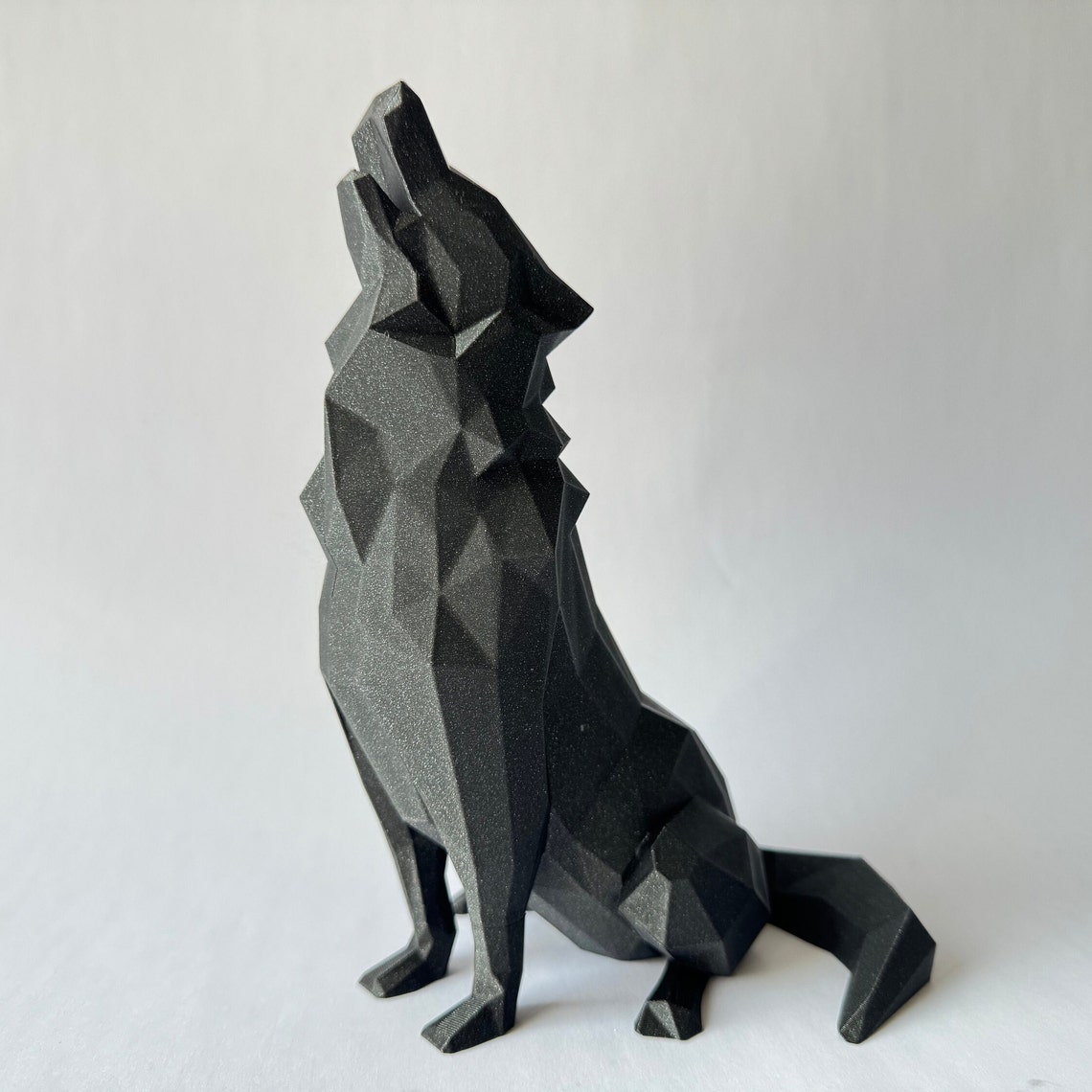 Howling Wolf – Low Poly 3D Sculpture in Black PLA – Modern Geometric ...