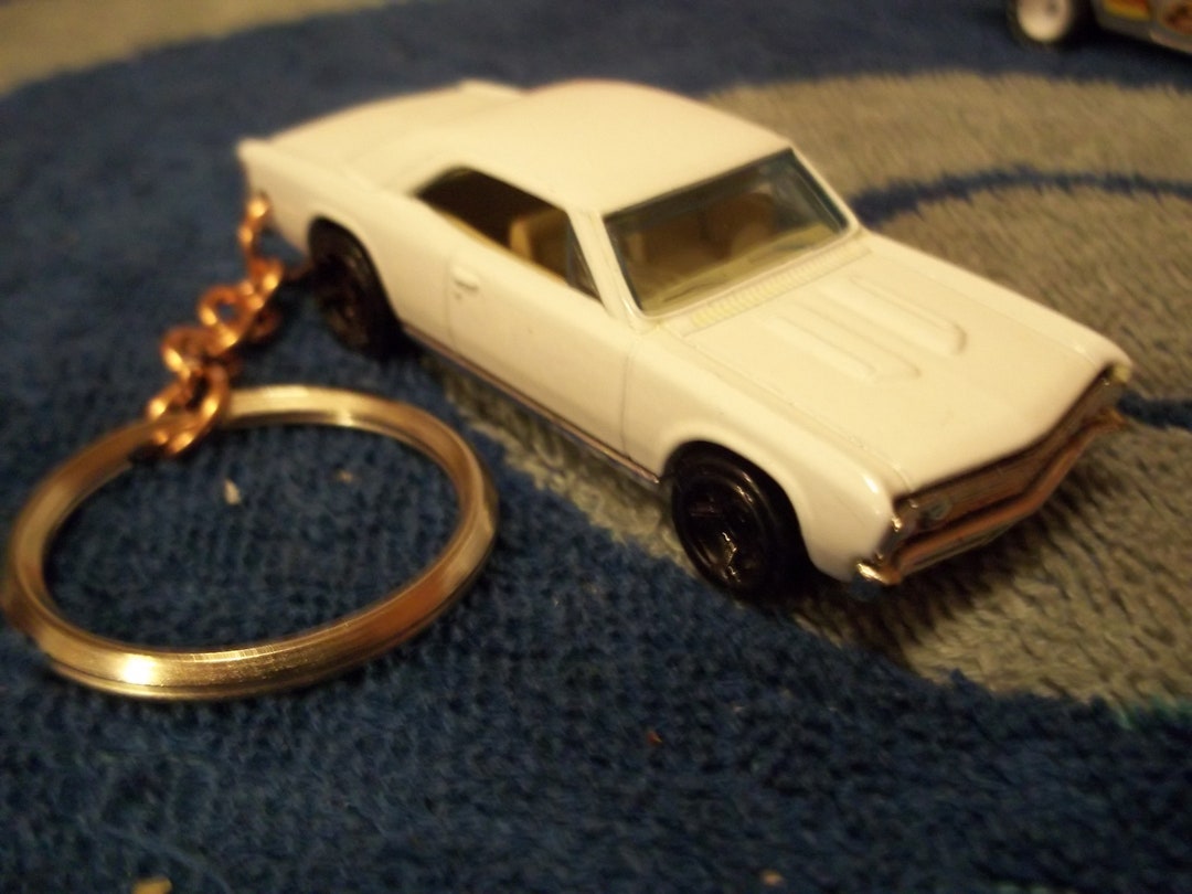 Custom Made Repaint Keychain,1967 Chevy Chevelle-ss Coupe,gloss White W ...