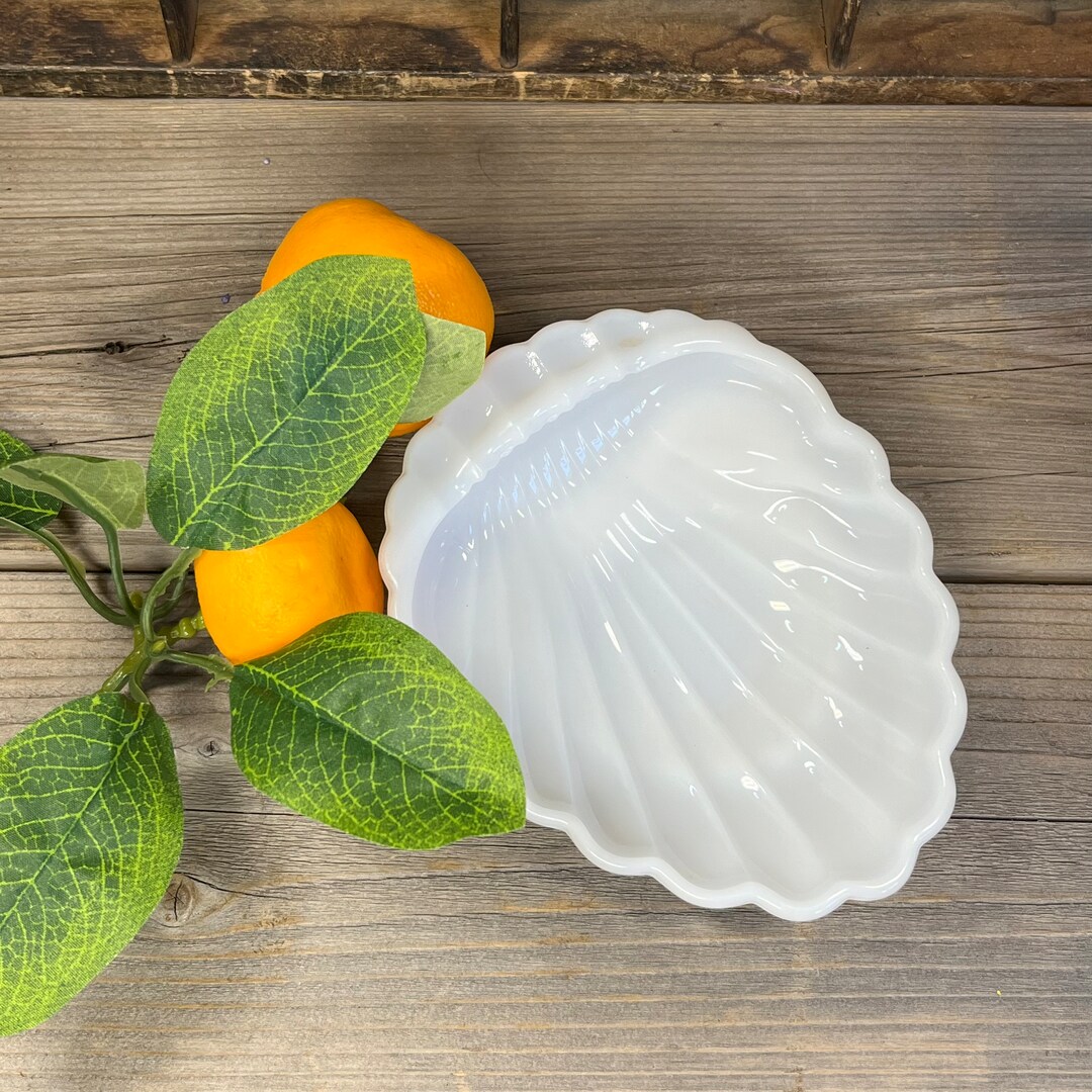 Vintage Milk Glass Shell Shaped Soap Dish - White Glass Scalloped Shell ...