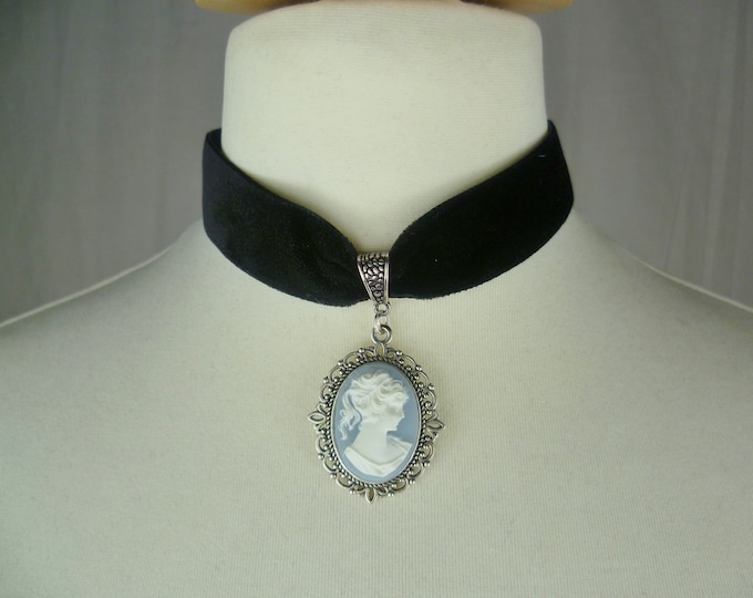 Gothic White Rose Choker, White Rose Necklace, Black Velvet Choker ...