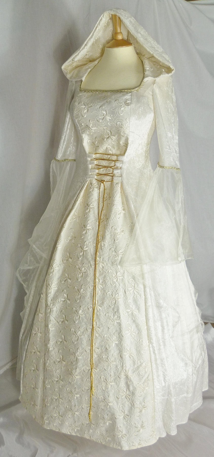 Renaissance wedding dress store
