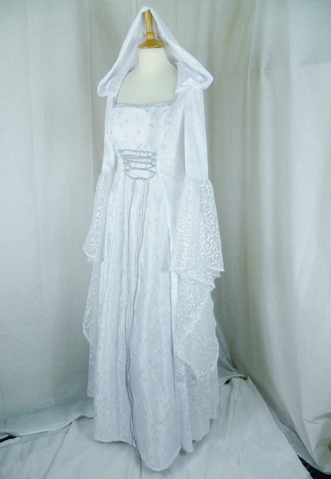 Medieval Wedding Dress in White Renaissance Bridal Gown - Etsy