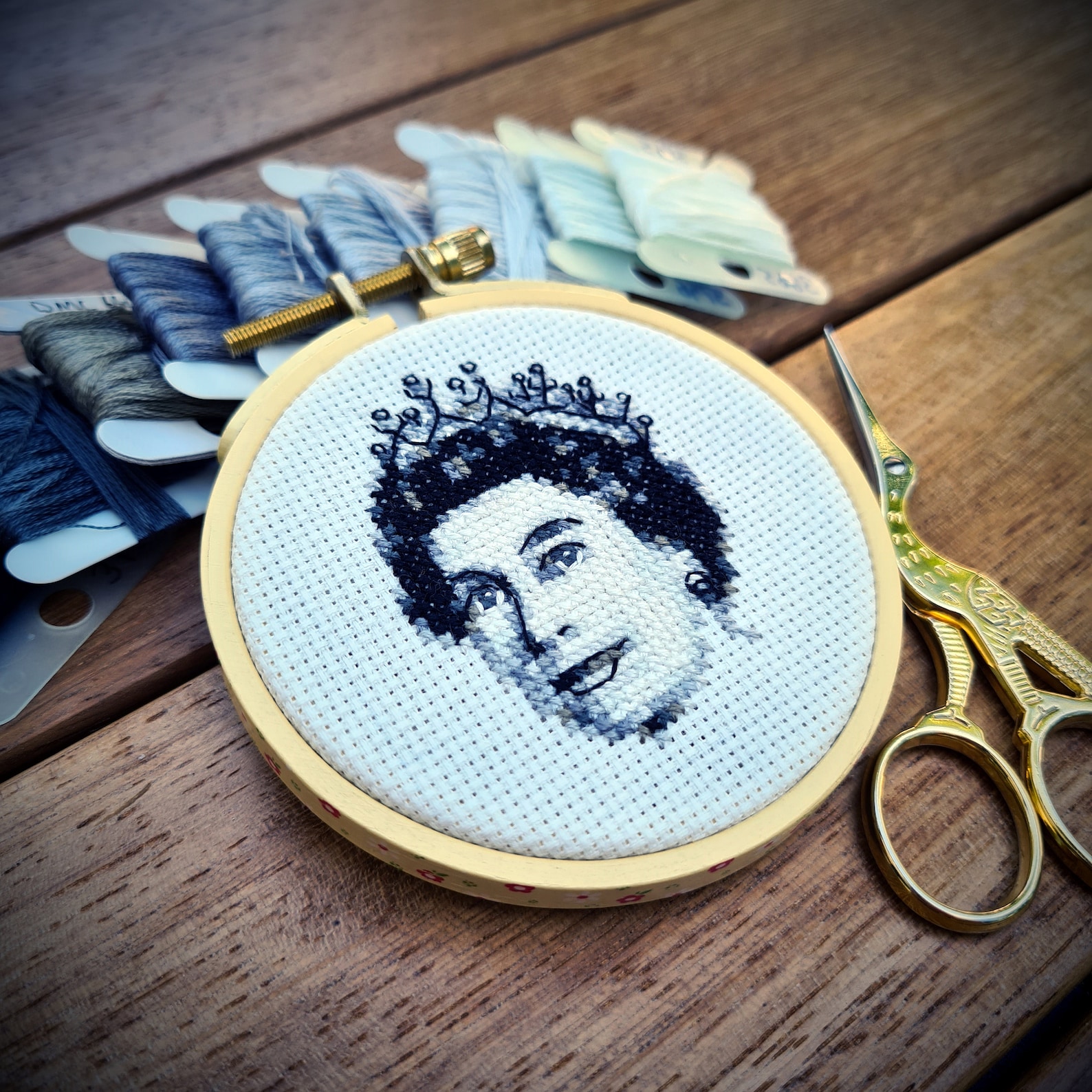 Tiny Cross Stitch Pattern her Majesty Queen Elizabeth - Etsy