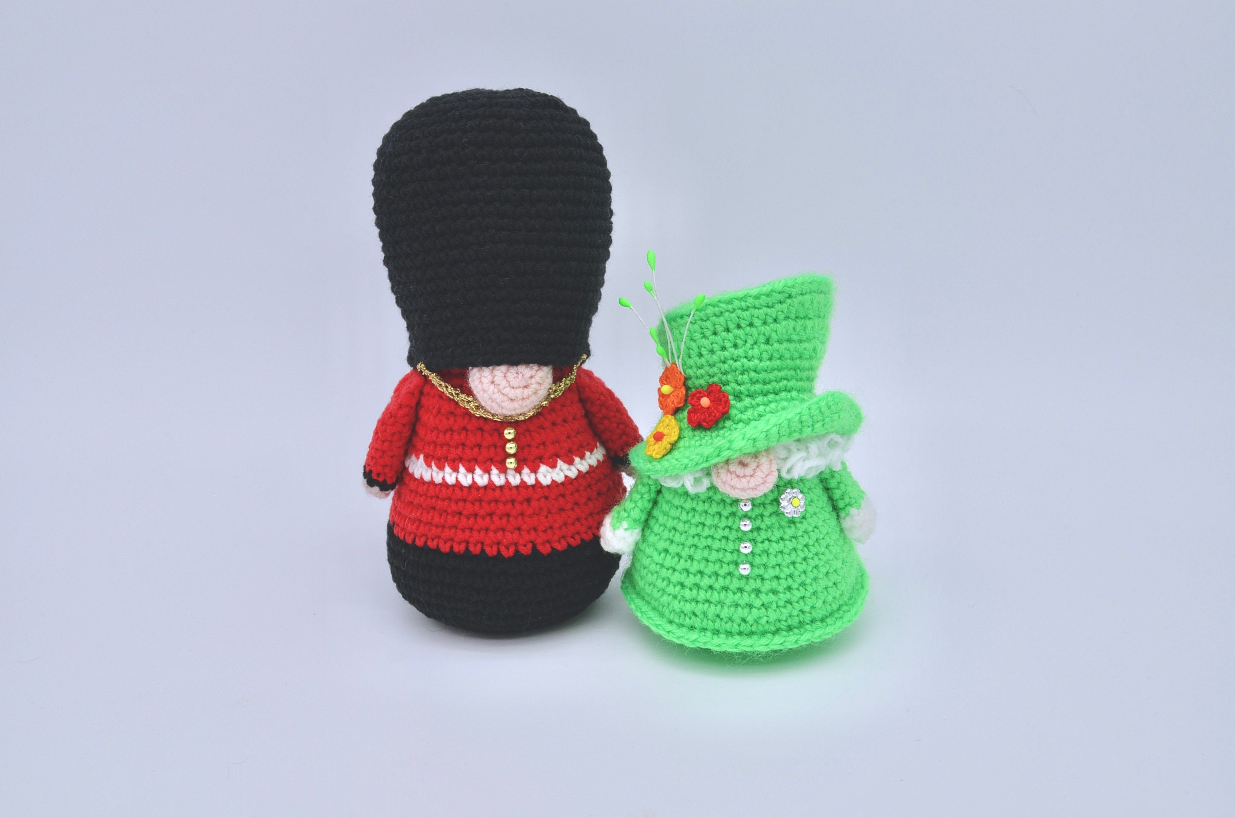 Queen Elizabeth II and Queen's Guard Gnomes Platinum - Etsy UK