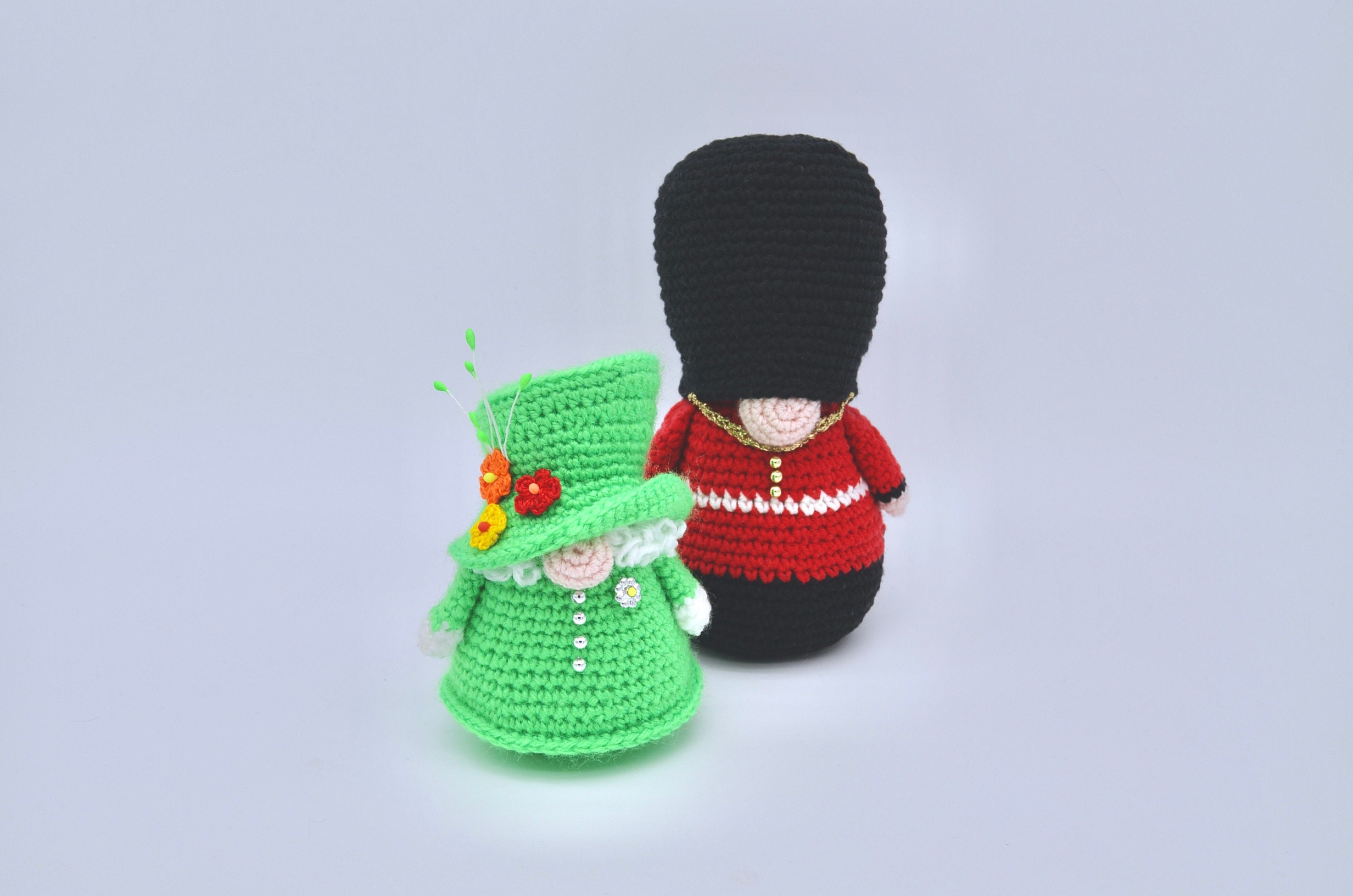 Queen Elizabeth II and Queen's Guard Gnomes Platinum - Etsy UK