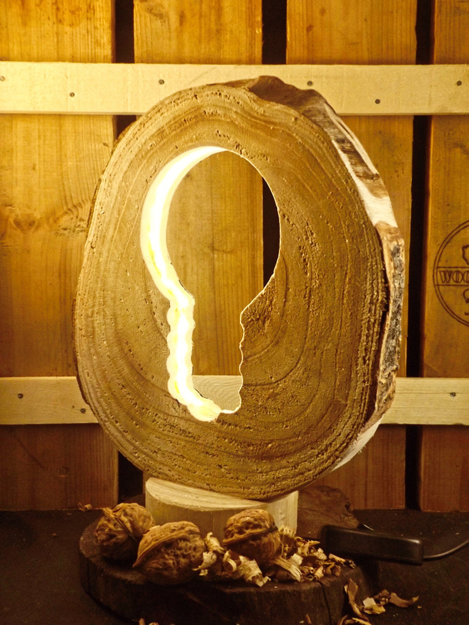 Minimalistic Design Light Bulb in Wooden Disk. Natural - Etsy