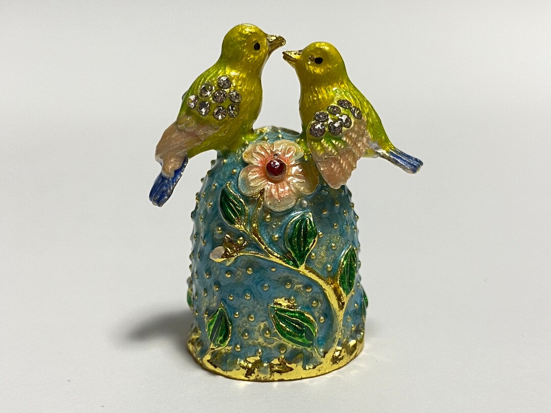 Fingerhut im Faberge-Stil. Metall Fingerhut mit Swarovski Kristallen ...