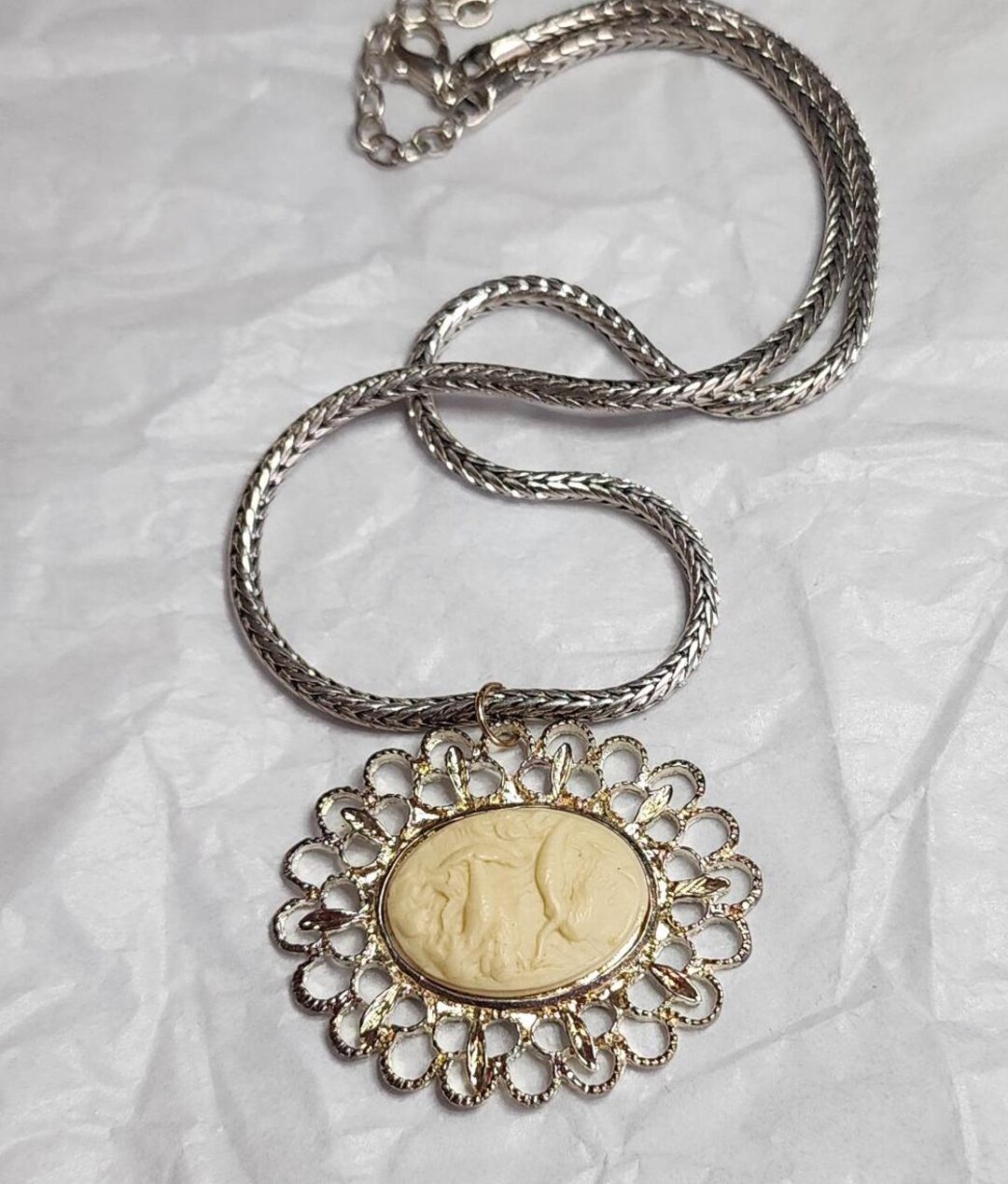 Vintage Cameo Scene Pendant Necklace - Etsy