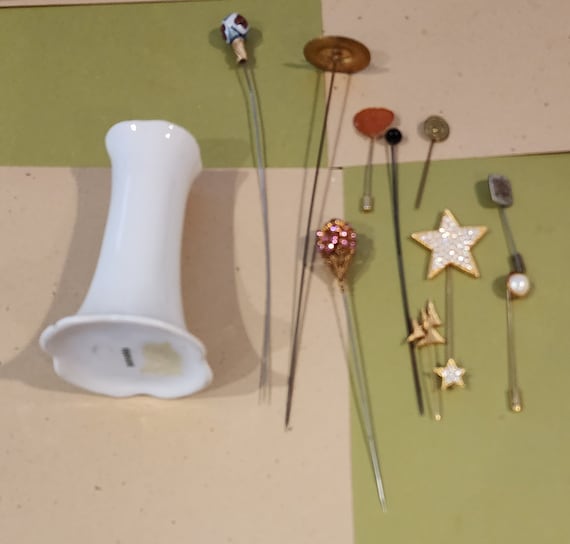Vintage hat pin holder - Gem