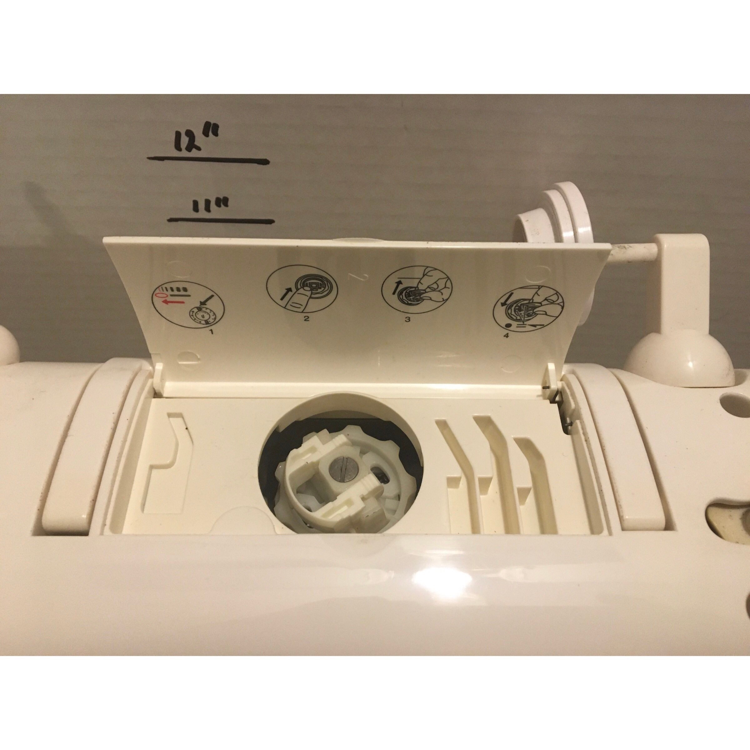 Maquina de coser Singer modelo 2732 de 60 puntadas con pie petalo ...