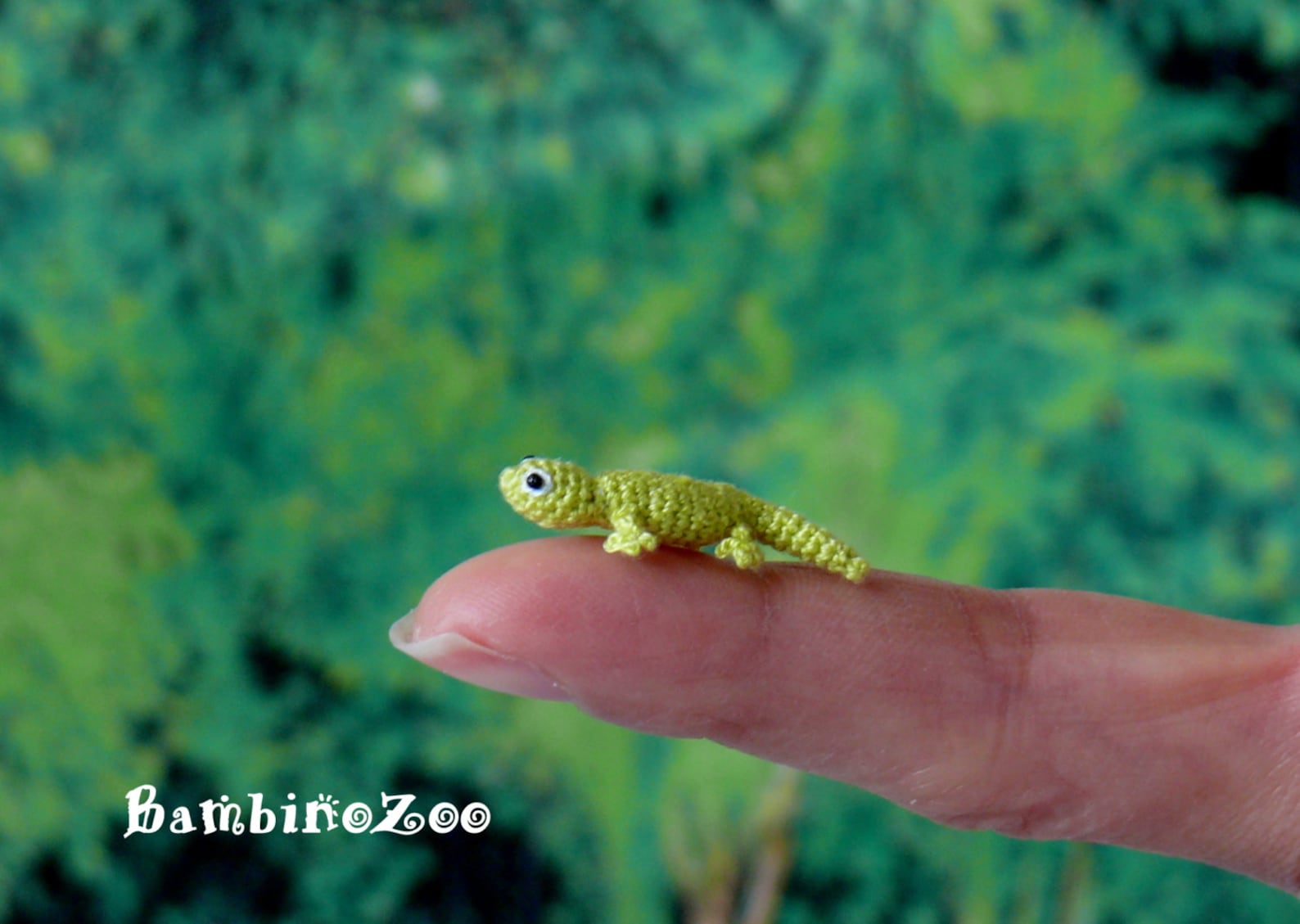 Mini Gecko Green. Comes With FREE Handmade Display Box. - Etsy Norway