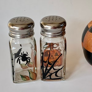 Halloween Salt and Pepper Shakers Spiders Pumpkins, Halloween Table ...