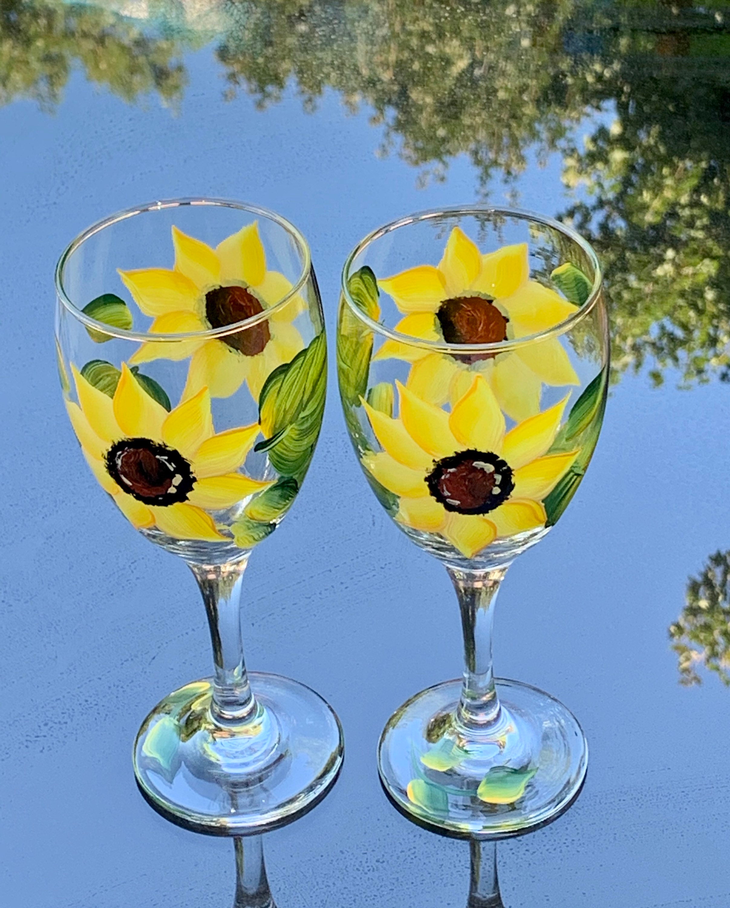 Copas de vino pintadas con girasoles regalo de madrina | Etsy España