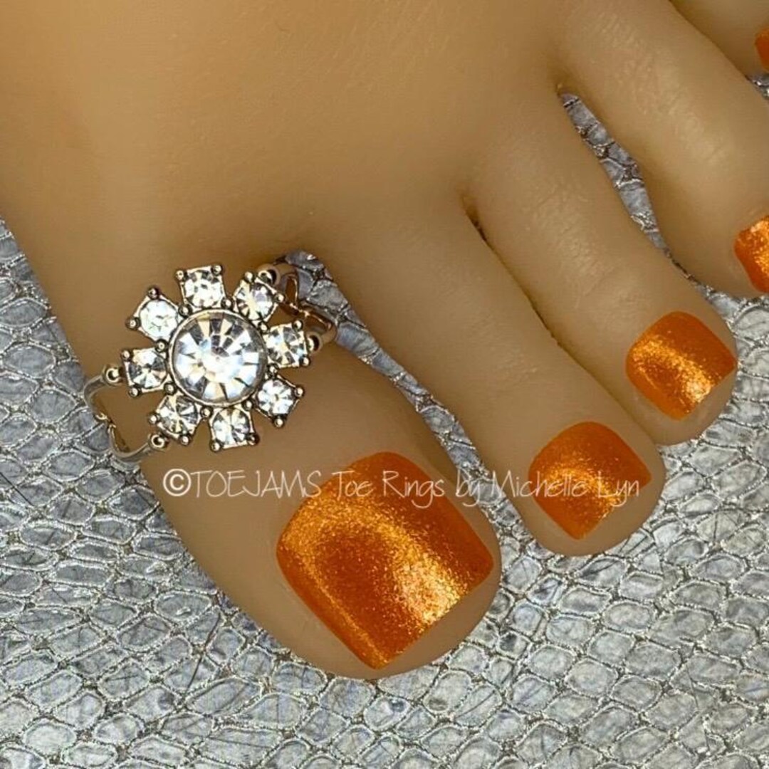 BTE FLOWER Clear Crystal Mega Sparkle Big Toe Energy Big Toe Ring ...