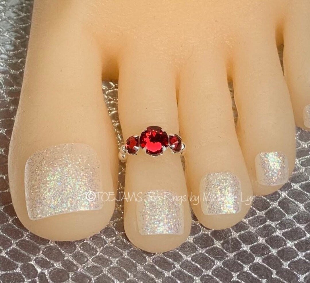 ELIZABETH Gorgeous Red Prismatic Crystal Solitaire Toe Ring, Stretch ...