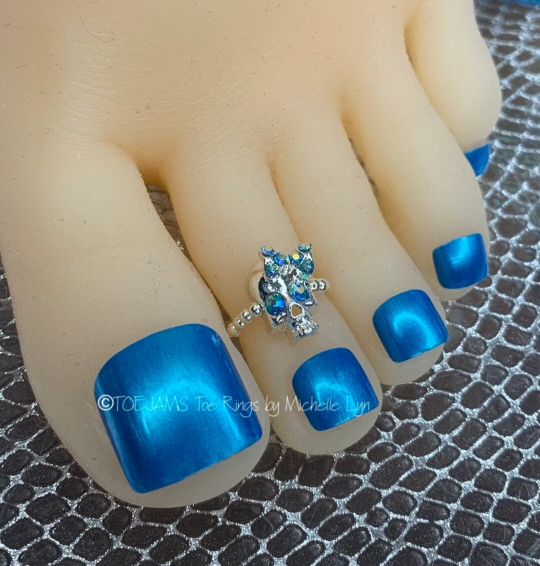 SKULL WITH BOW Miss Noggin’ Aqua Crystal Toe Ring, Stretch Elastic ...