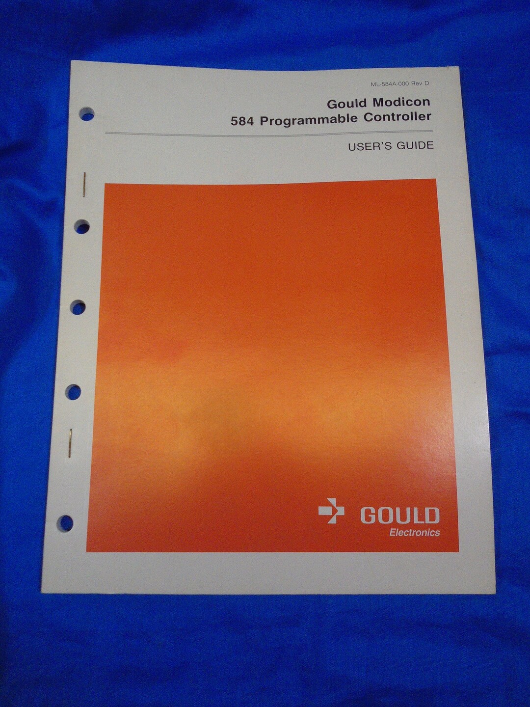 1980 Guía del usuario del controlador programable Gould Modicon 584. ML ...