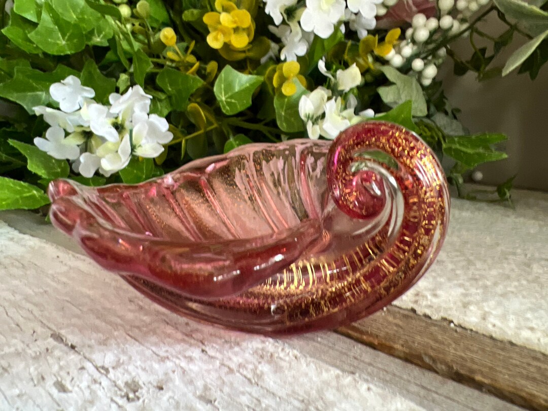 Vintage Hand Blown Pink Glass Dish, Glass Seashell, Pink & Gold Flecked ...