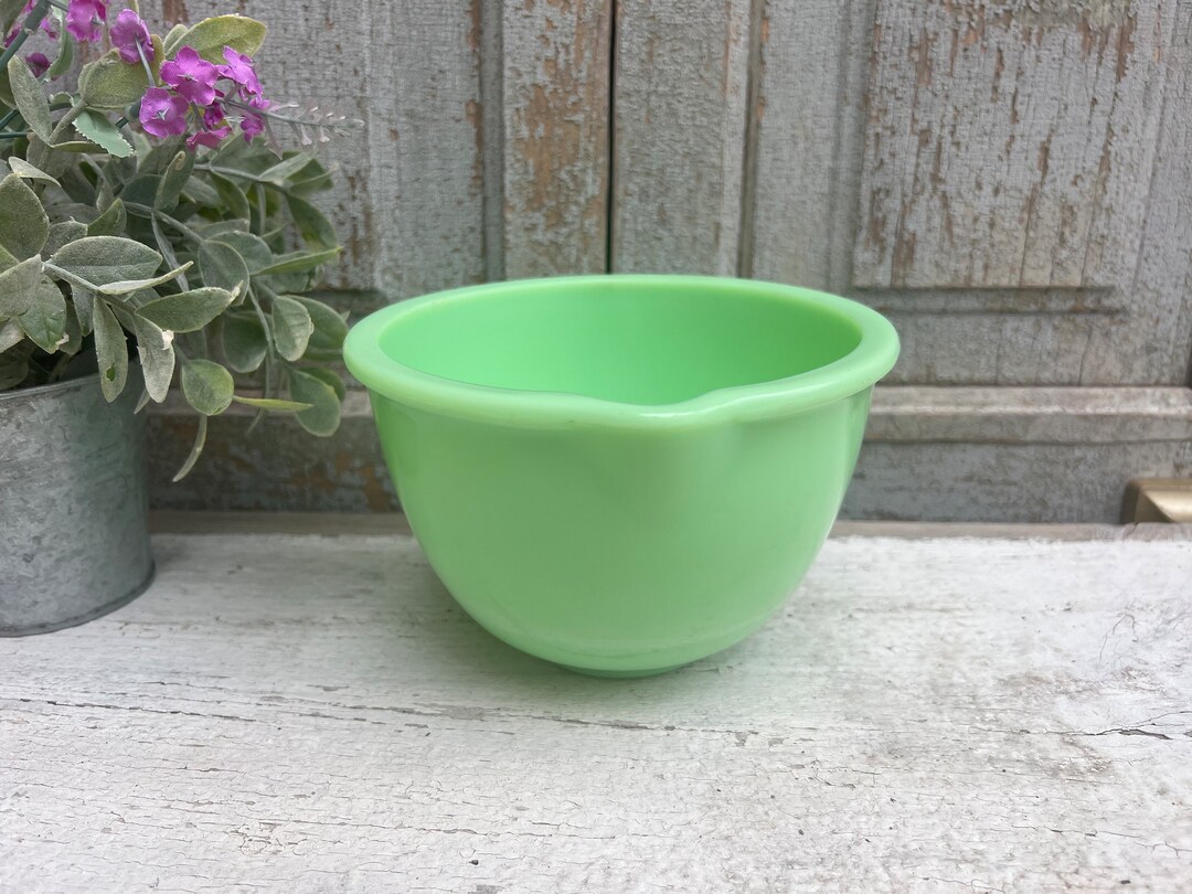VINTAGE JADEITE BOWL With Spout, Farmhouse Decor, Jadeite Collection ...
