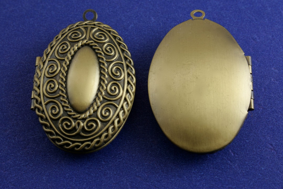 1 Pc -large Oval Locket, Ornate Oval Locket, Antiqued Brass Oval Locket ...
