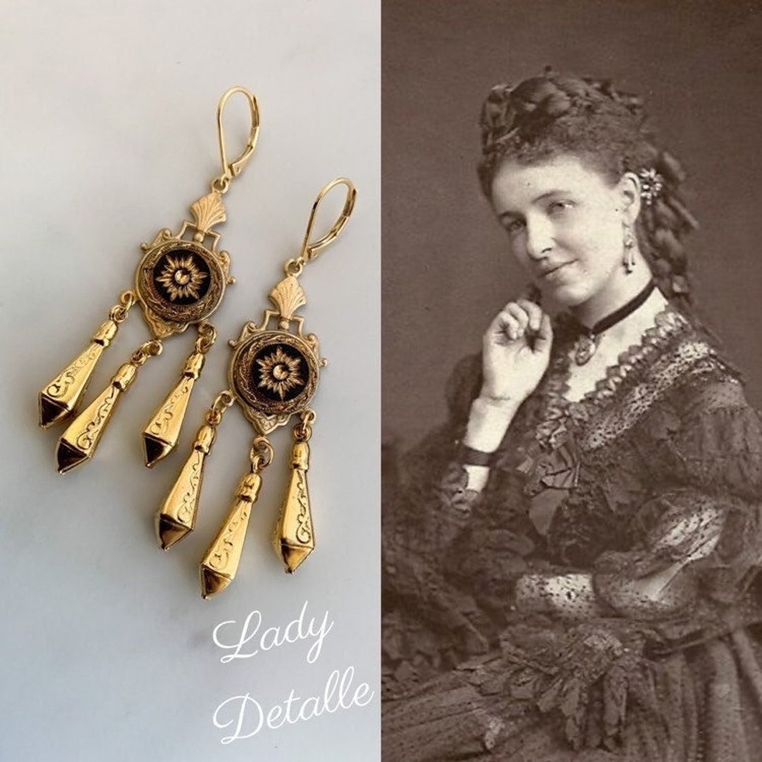 Fancy Victorian PENDULUM 1870s Earrings, Lady Detalle Sunburst Intaglio ...