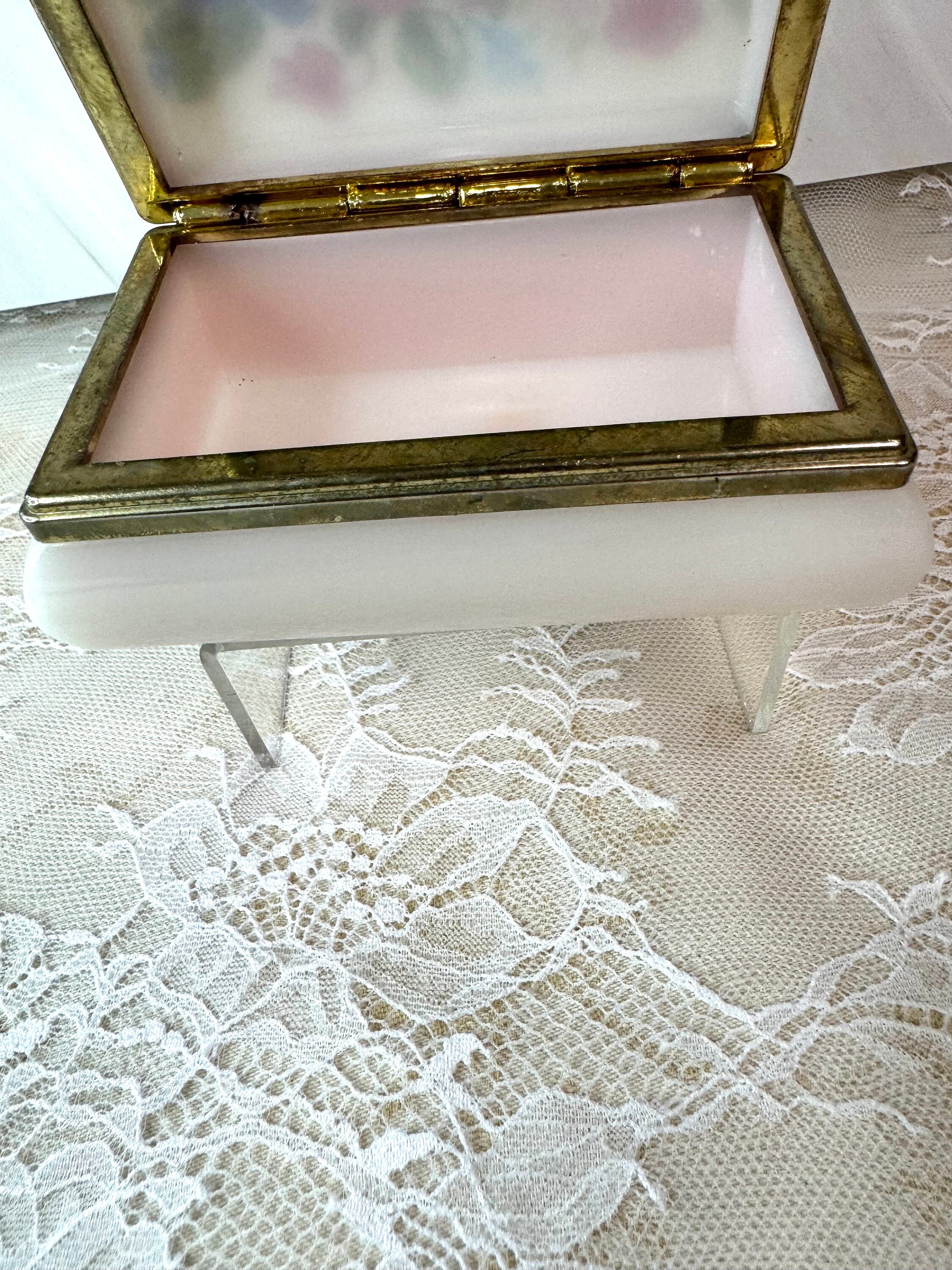 Vintage Soft Pink Bakelite Jewelry Box ~ Handpainted Flowers ~ Keepsake ...