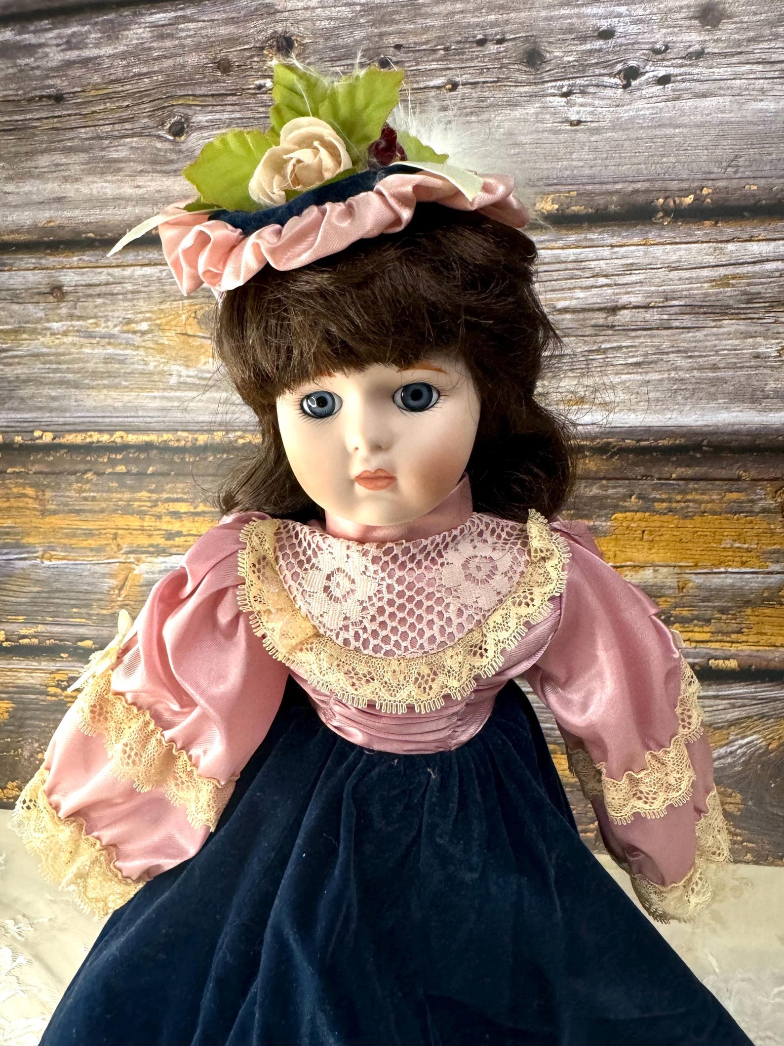 Vintage IMSCU Victorian Porcelain Doll 17 Tall Doll Deep Blue Velvet ...