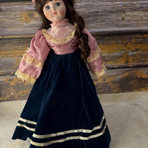Vintage IMSCU Victorian Porcelain Doll 17 Tall Doll Deep Blue Velvet ...